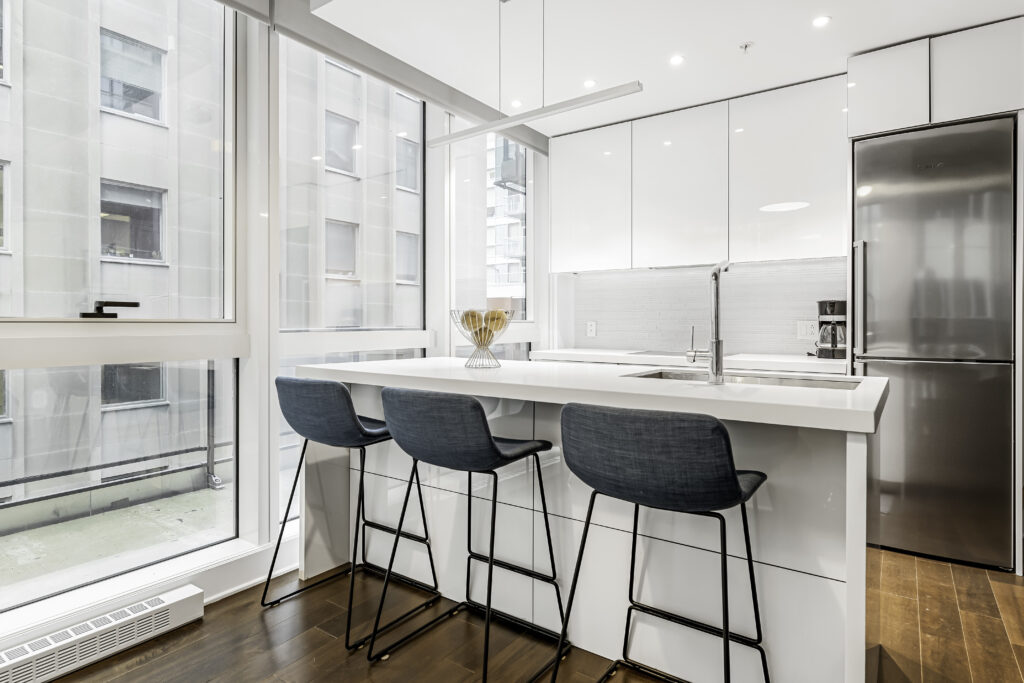 Luxury 2 bedroom Condo downtown Montreal/Condo de luxe de 2 chambres à ...